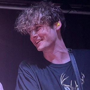 Comfort streamer boy makes sad comfort music and is in a band ...
