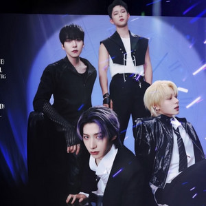 Oneus - EUROPE TOUR 'H_OUR, US' - Setlist - playlist by d a r i a h ☁️ ...